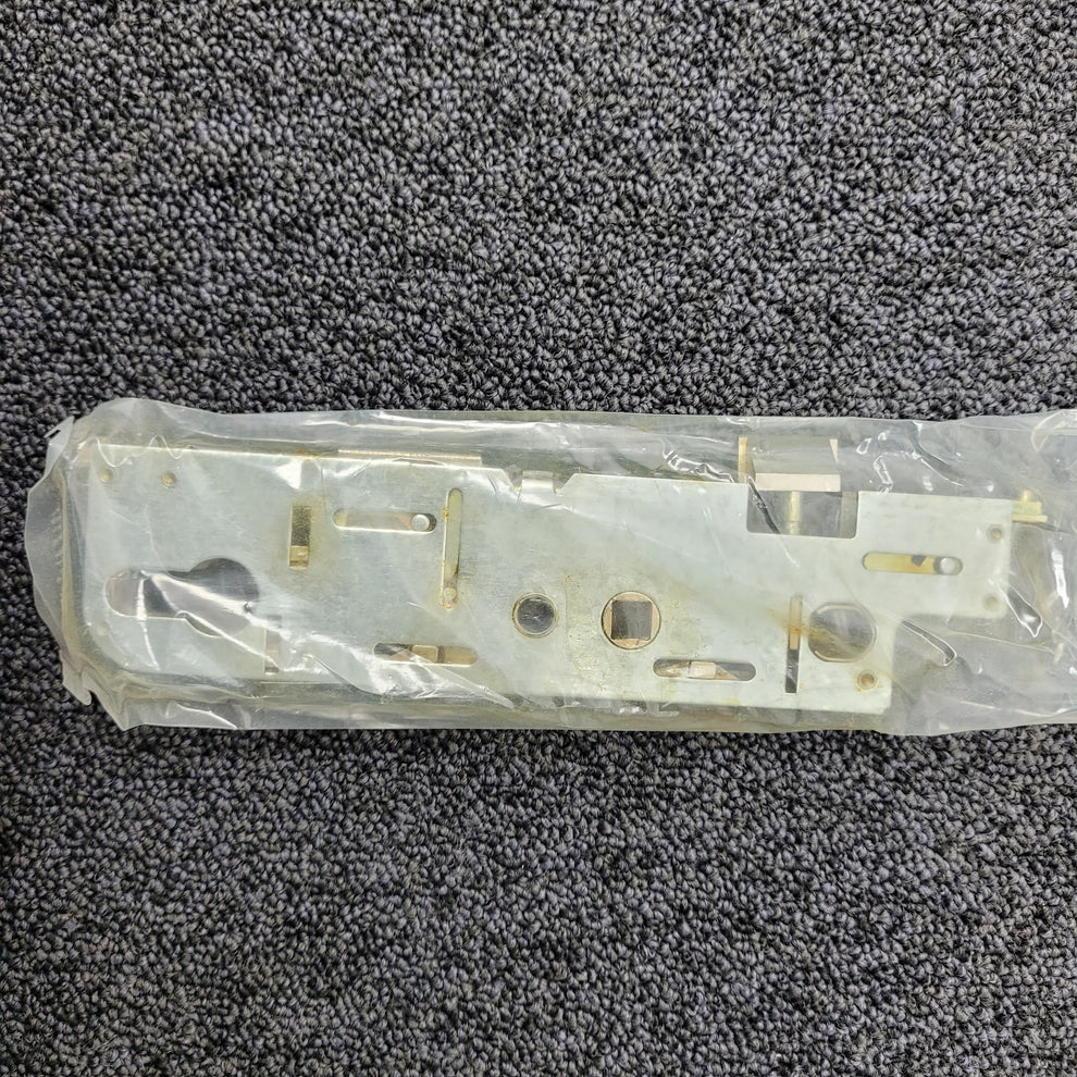 Job Lot of 10 x Old Style GU Europa 35mm Lockcases – Extra Keys